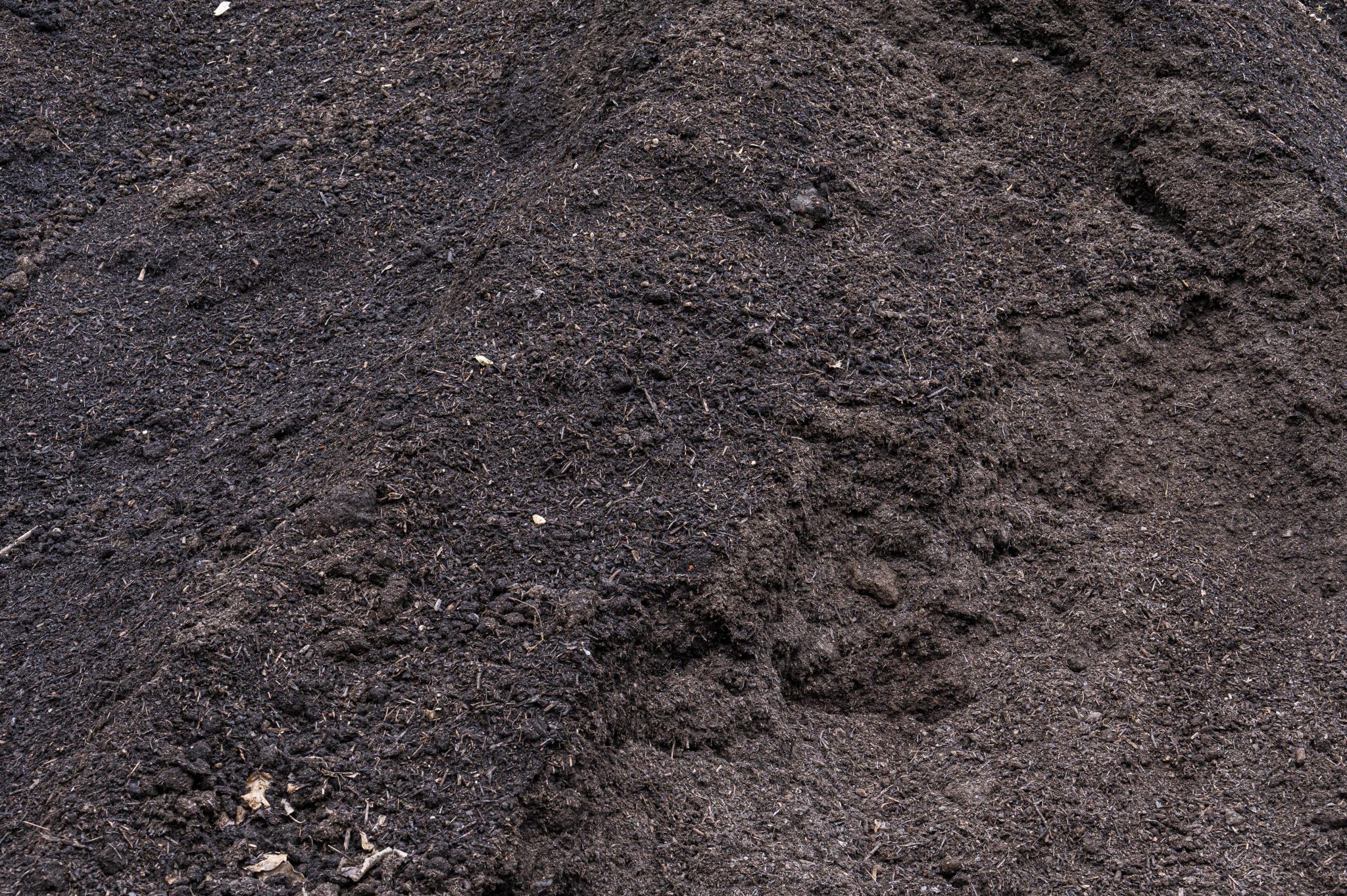 Rindenhumus 0/20 mm gütegesichert - Menz Naturbaustoffe in Wiesbaden