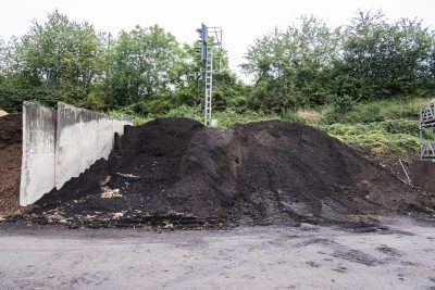 Rindenhumus 0/20 mm gütegesichert - Menz Naturbaustoffe in Wiesbaden
